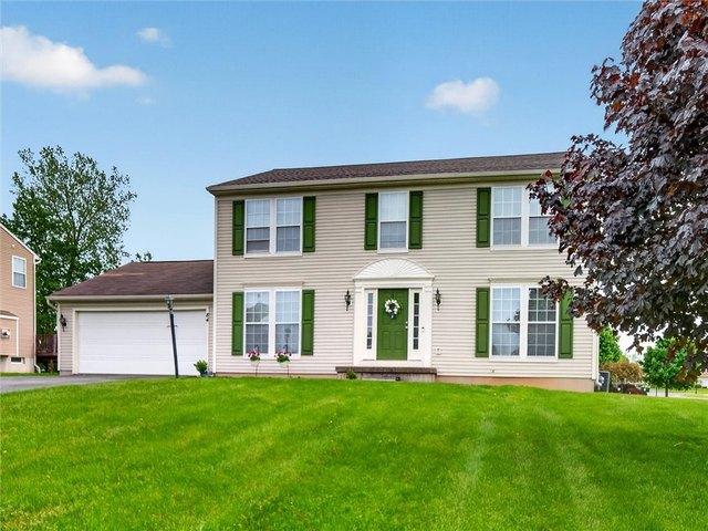 84 Goldfinch Dr, West Henrietta, NY 14586
