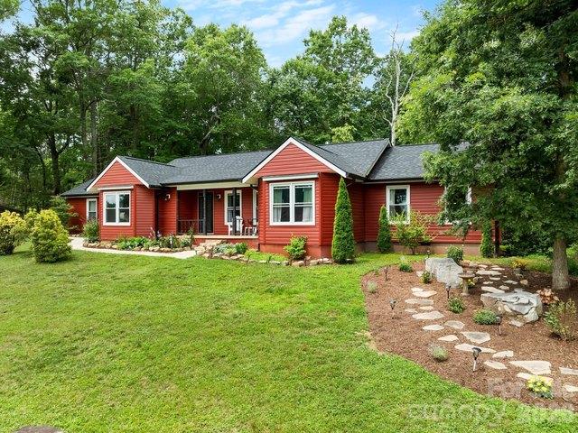 84 Greenwood Acres Dr, Mills River, NC 28759
