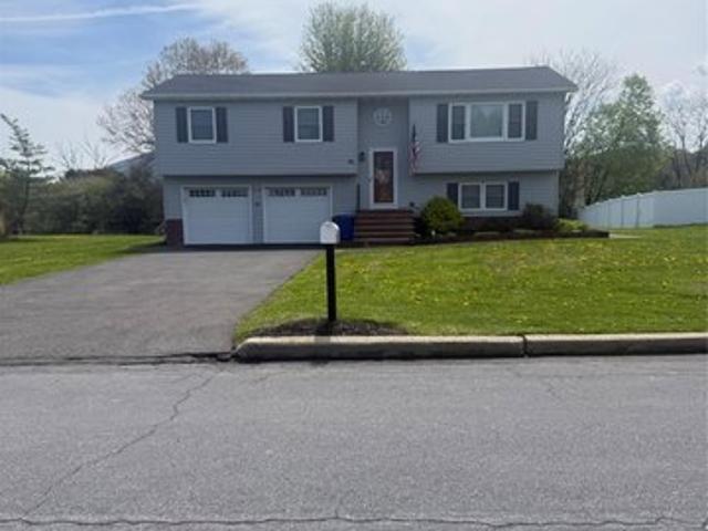 84 Guernsey Dr, New Windsor, NY 12553