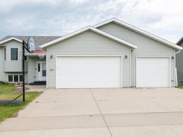84 Haywood Dr, Lincoln, ND 58504