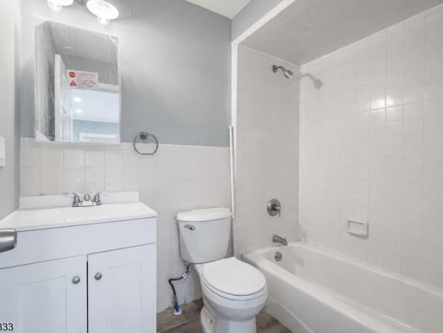84 Heckel St