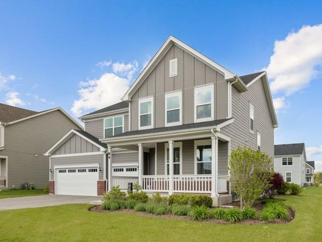 84 Hedgerow Dr, Elgin, IL 60124