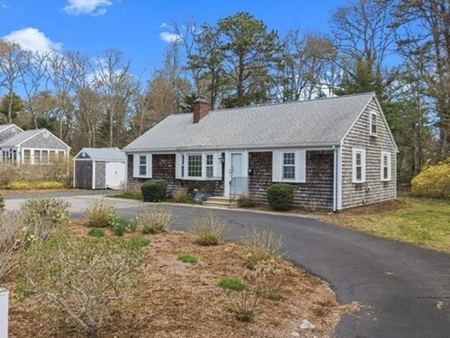 84 Hinckley Cir, Barnstable, MA 02655