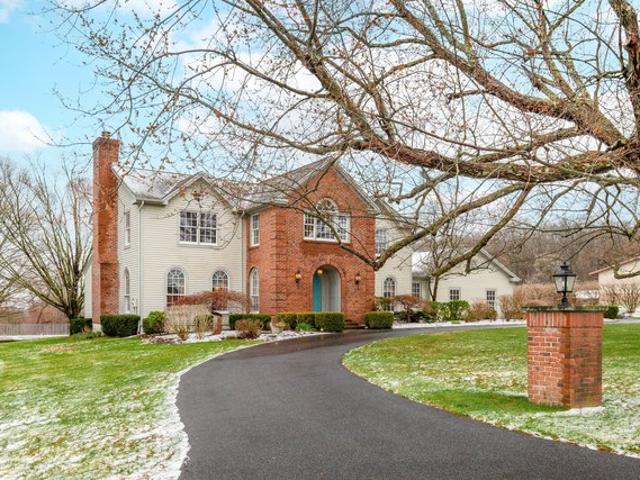 84 Hurds Hill Rd, Woodbury, CT 06798