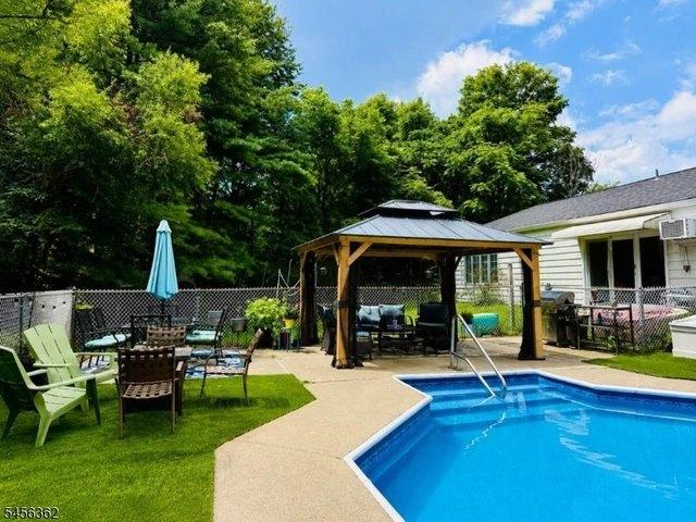 84 Lake Wallkill Rd, Vernon, NJ 07461