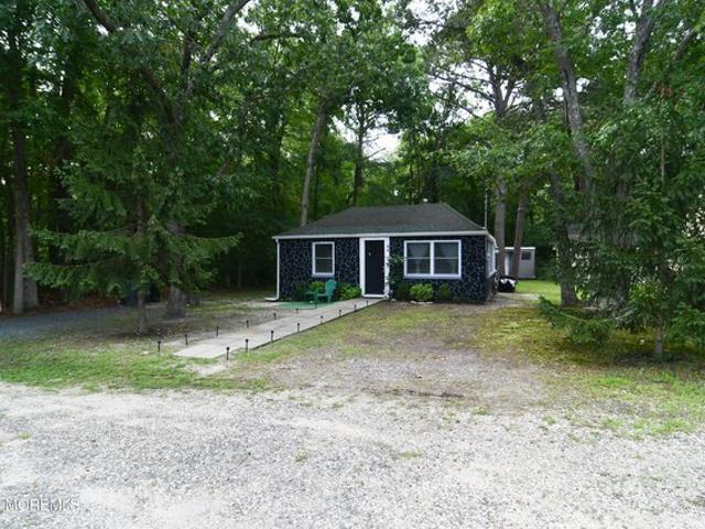 84 Lighthouse Dr, Waretown, NJ 08758