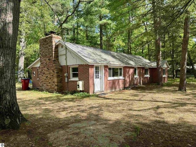 84 N Imperial Dr, Tawas City, MI 48763