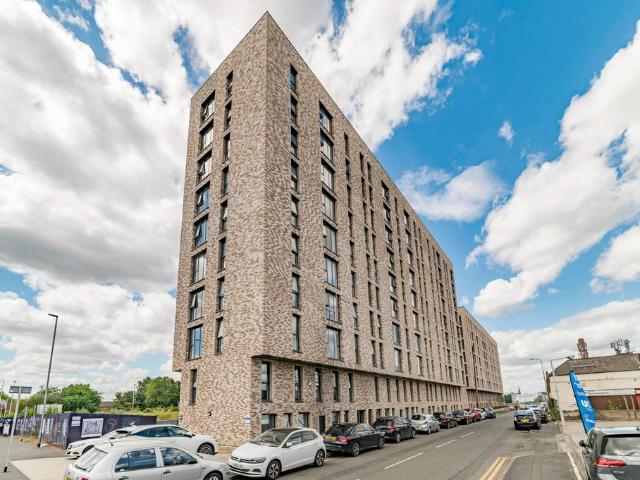 84 Oldfield Road, Salford M5 3 bed apartment to rent £1,800 pcm £415 pw