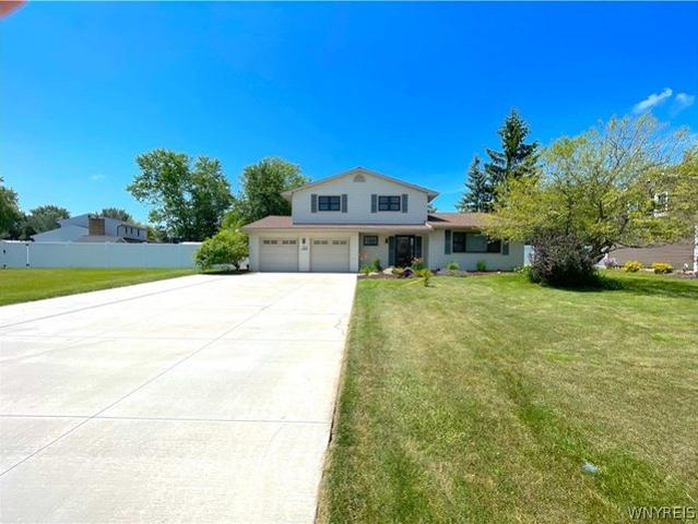 84 Regency Dr, Grand Island, NY 14072