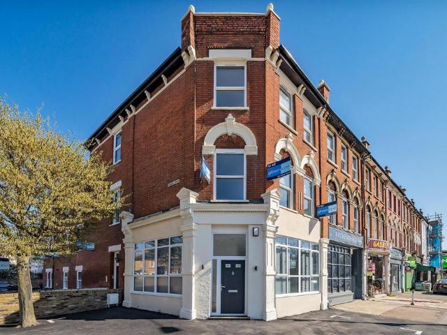 84 Richmond Road, Kingston Upon. 2 bed flat to rent £2,250 pcm £519 pw