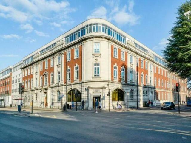 84 Romford Road, London E15 3 bed flat to rent £2,600 pcm £600 pw