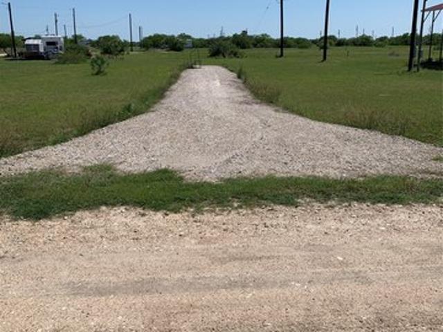 84 Seahorse Dr, Palacios, TX 77465