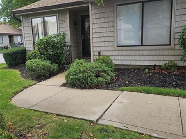 84 Stanford Ct, Wantagh, NY 11793