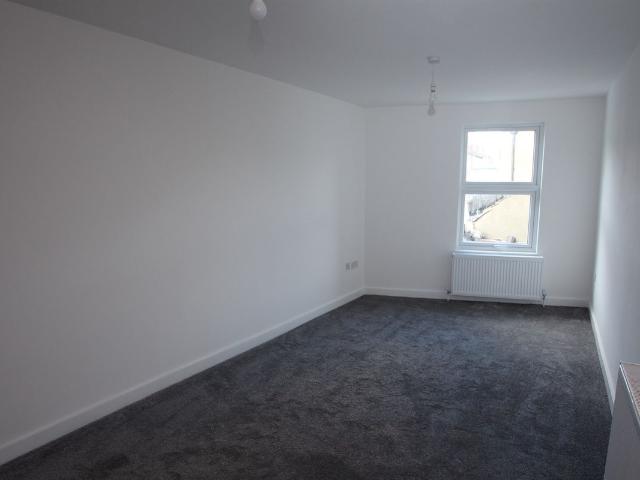 84A Parchmore Road CR7, Room to rent, £1,000 pcm | PrimeLocation