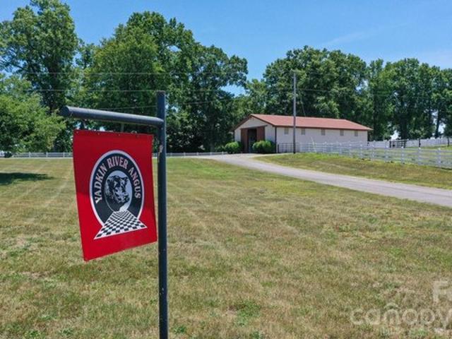 8504 Hampton Rd, Clemmons, NC 27012