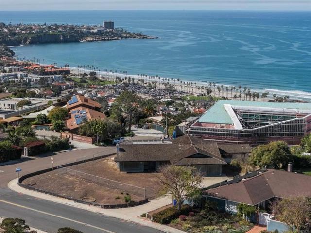8504 Prestwick Dr, La Jolla, CA 92037