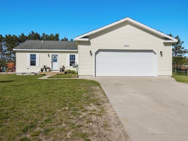 8504 S Elizabeth Dr, Maple City, MI 49664