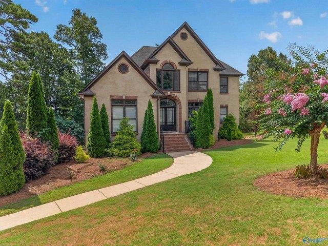 8505 Highlands Dr, Trussville, AL 35173