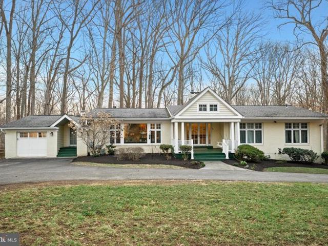 8505 Horseshoe Ln, Potomac, MD 20854
