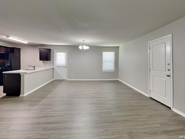 8506 Amistad Cove