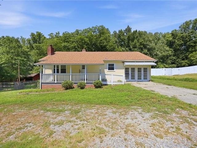 8506 Arapahoe Dr, Stokesdale, NC 27357