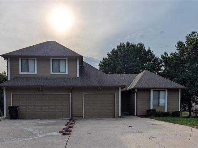8500 Ditzler Ave, Raytown, MO 64138