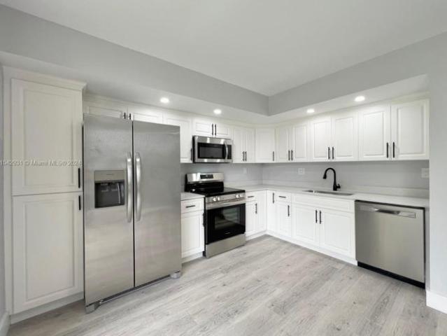8500 SW 133rd Avenue Rd #207, Miami, FL 33183