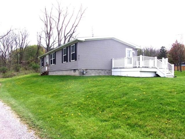 8501 Red Jacket Ln, Honeoye, NY 14471