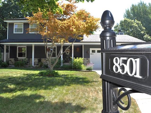 8501 W Cascade Oaks Ct, Franklin, WI 53132