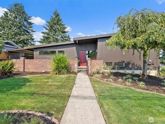 8501 42nd St W, University Place, WA 98466