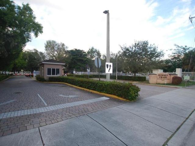 8501 8th St NW #105, Miami, FL 33126