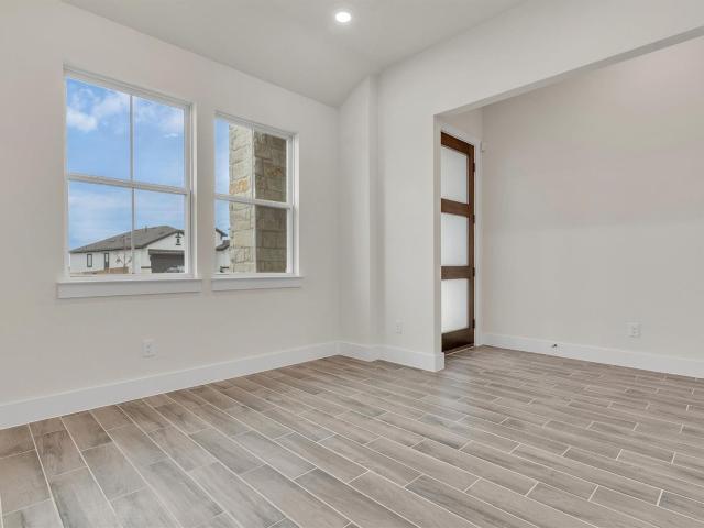 8502 Red Bottle Brush Rd