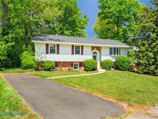 8502 Woodbine Ln, Annandale, VA 22003