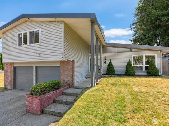 8502 41st St W, University Place, WA 98466