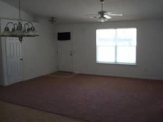 $850 / 1600ft² Great Location Greenville
