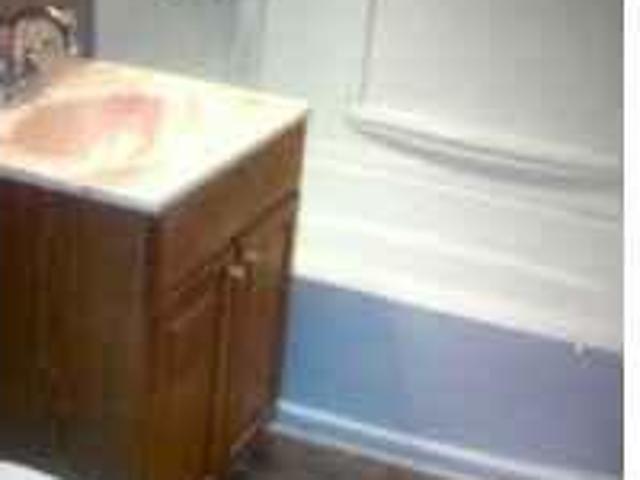 $850 / 2br APARTMENT FOR RENT HEAT & WATER INCLUDED IN RENT 509 BURNSIDE AVE map