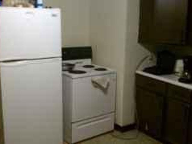 $850 / 2br Fully Furnished Everything Included heat/gas/electric/water April/May Western Ave/Ontario St. map