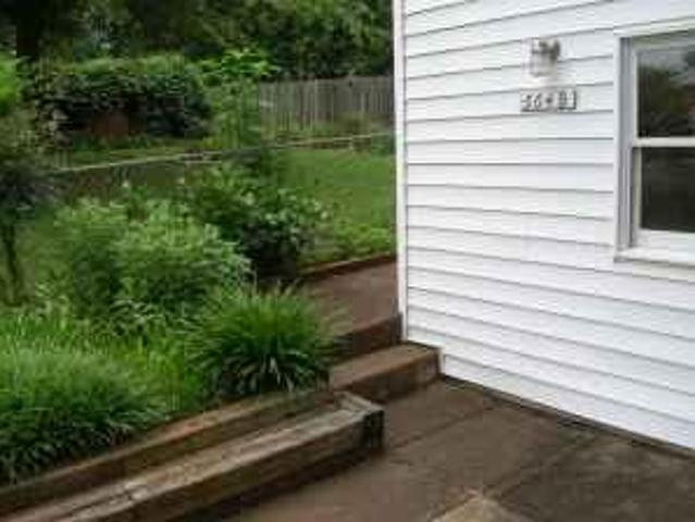 $850 / 2br Upstairs apartment 504 B Hanover Street map