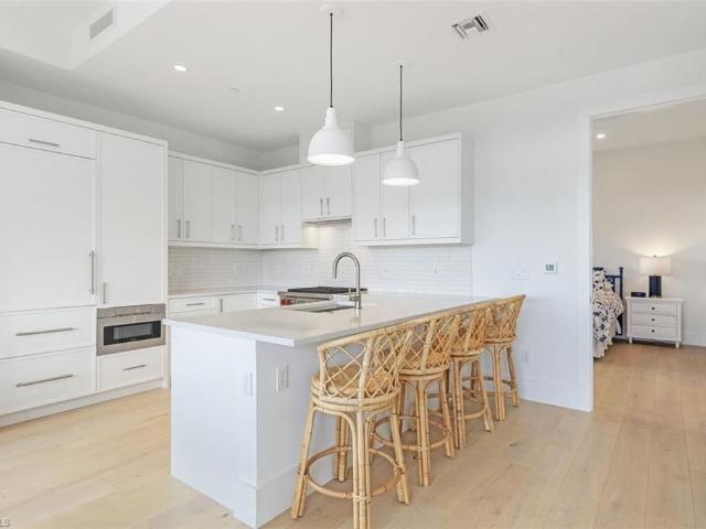 850 Central Ave Unit 305, Naples, US, FL