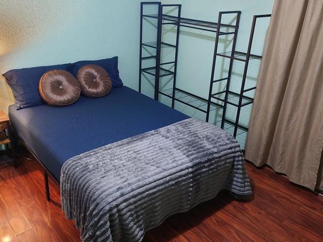 $850 clean, private, furnished room