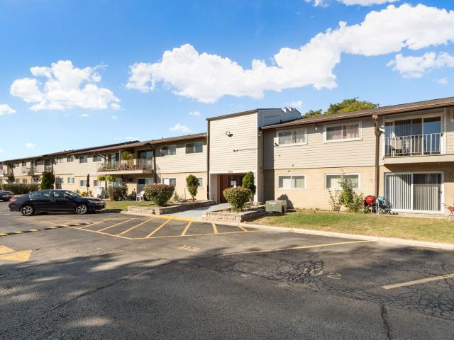 850 E Old Willow Rd, Unit 108, Prospect Heights, IL 60070 | MLS #12604 | Compass