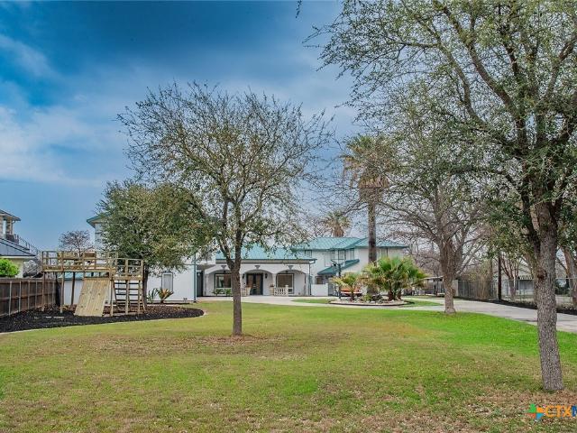 850 Lakeview Trail