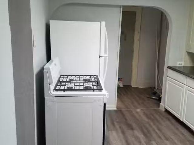 $850 Large 3 Bed/ 1.5 Bath House in the heart of in Barberto.