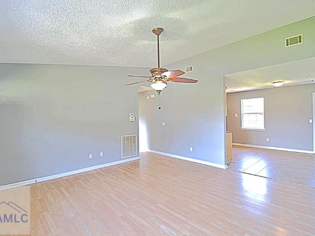 850 Lyndsi Lane