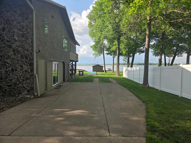 850 Main Street W
