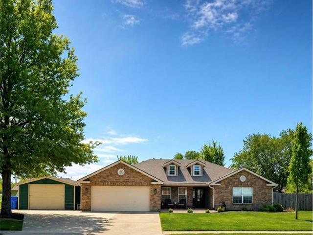 850 Myers Dr, Tonganoxie, KS 66086