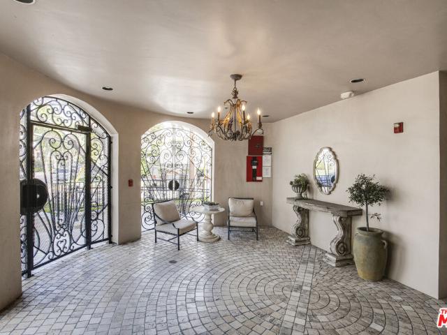 850 N Croft Ave, Unit 203, Los Angeles, CA 90069 | MLS #26670