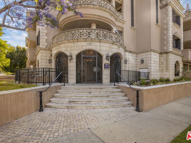 850 N Croft Avenue 103