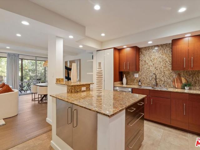 850 N Kings Road 208