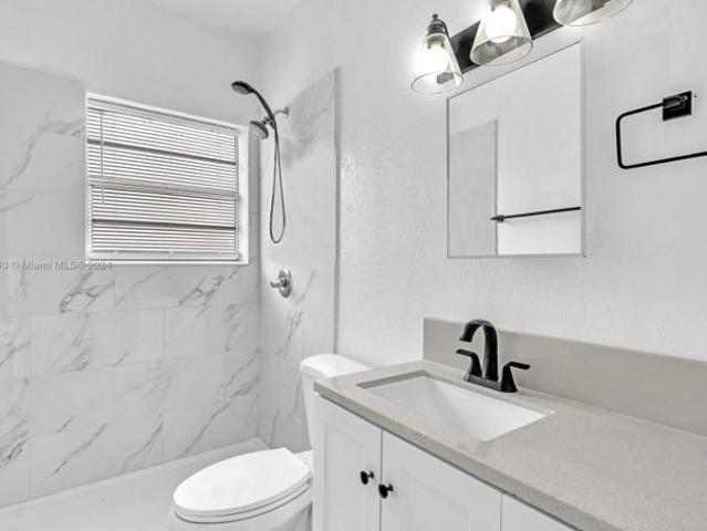 850 NW 2nd St #6, Miami, FL 33128 To Rent in Miami, Florida